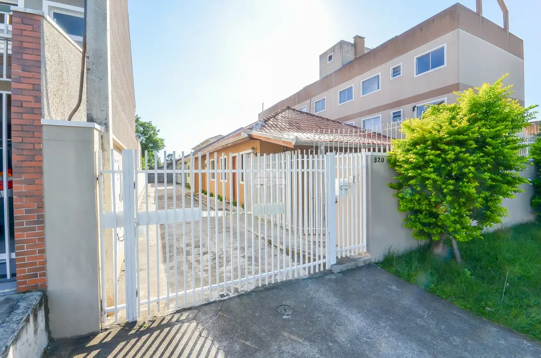 Casa na Rua Dante Melara, 320, Cajuru em Curitiba, por R$ 320.000 ...