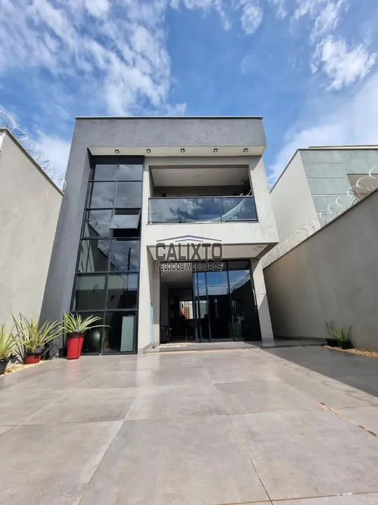 Casa na Avenida Segismundo Pereira, 20, Novo Mundo em Uberlândia, por R ...