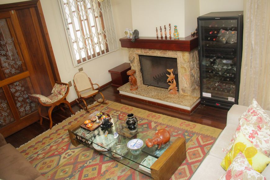 Sobrado na Rua Professor Guerreiro Lima, 733, Intercap em Porto Alegre ...