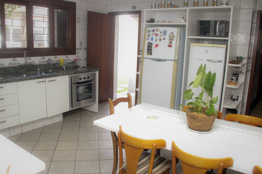 Sobrado na Rua Professor Guerreiro Lima, 733, Intercap em Porto Alegre ...