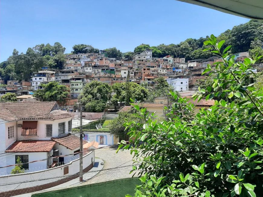 Casa na Rua Conselheiro Lampreia, Cosme Velho em Rio de Janeiro, por R ...