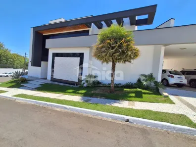 Casas de Condomínio com lavanderia para alugar em Jardim Santa Rita de ...